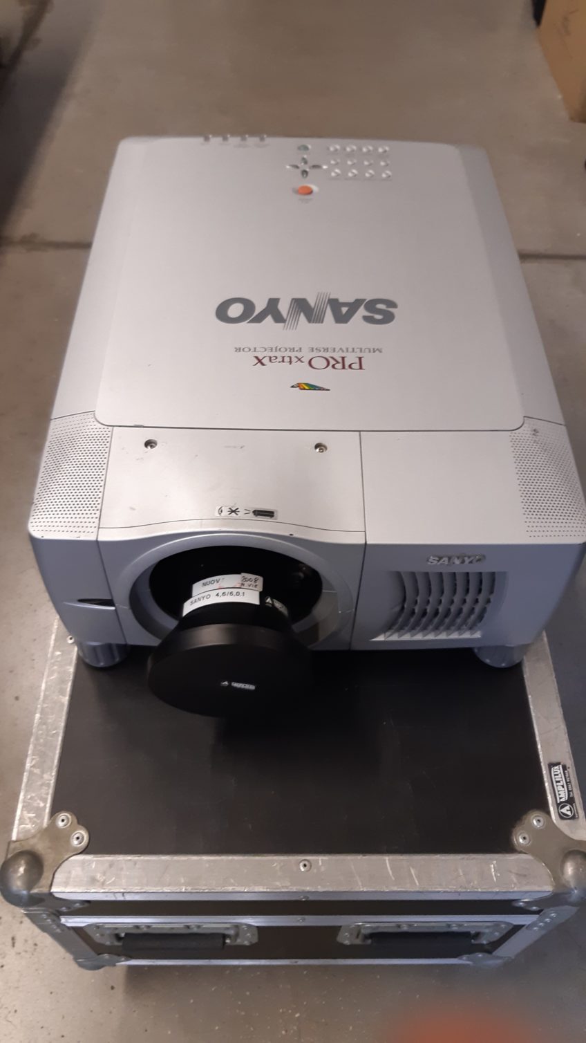 Videoproiettore SANYO XF 30 – Amplilux